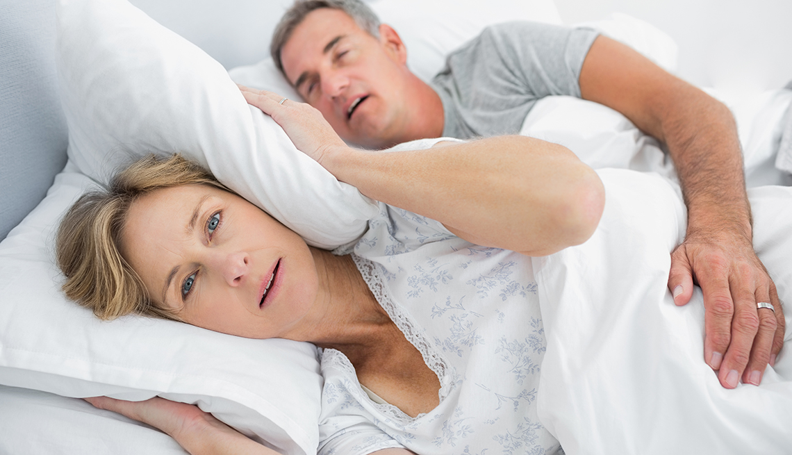Sleep apnea treatment includes CPAP therapy and modifications in lifestyle